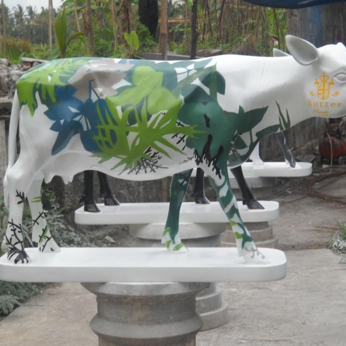 FIBER & CEMENT STATUE COW